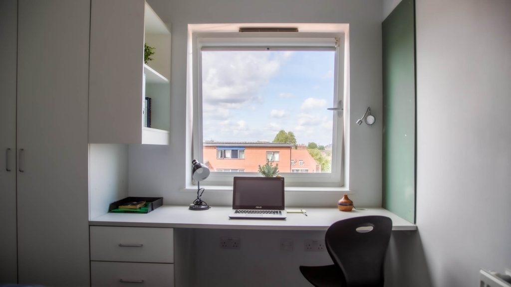 En suite bedroom in Raymont Hall - Goldsmiths Virtual Tour